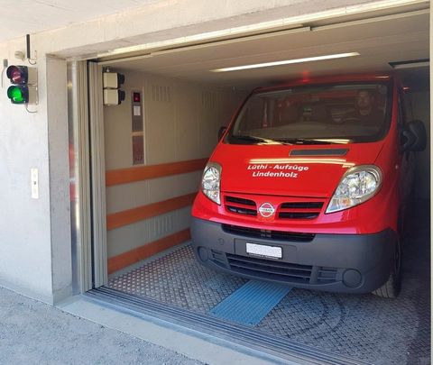 Autoaufzug in Mehrfamilienhaus | Lüthi-Aufzüge AG
