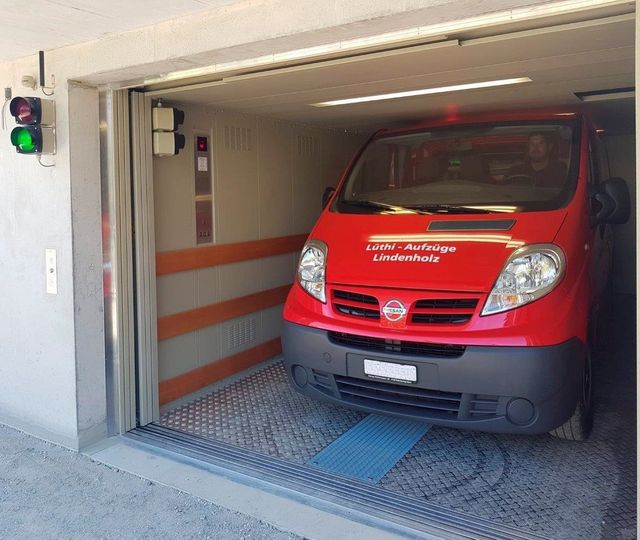 Autoaufzug in Mehrfamilienhaus | Lüthi-Aufzüge AG