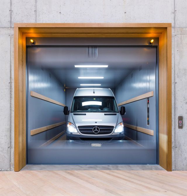 Autoaufzug in Handelsbetrieb | Lüthi-Aufzüge AG